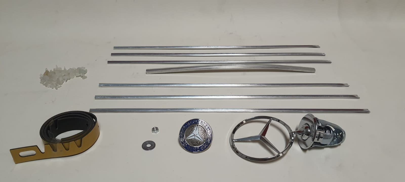 Mercedes W123 Radiator Grill Horizontal Moulding Trim Set & Clips GRILL ...