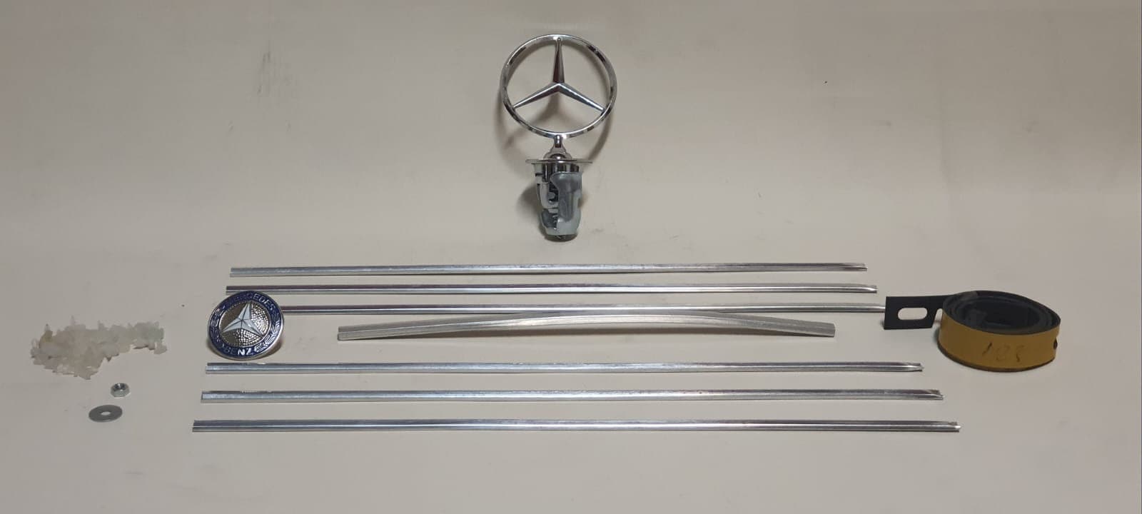 Mercedes W123 Radiator Grill Horizontal Moulding Trim Set & Clips GRILL ...