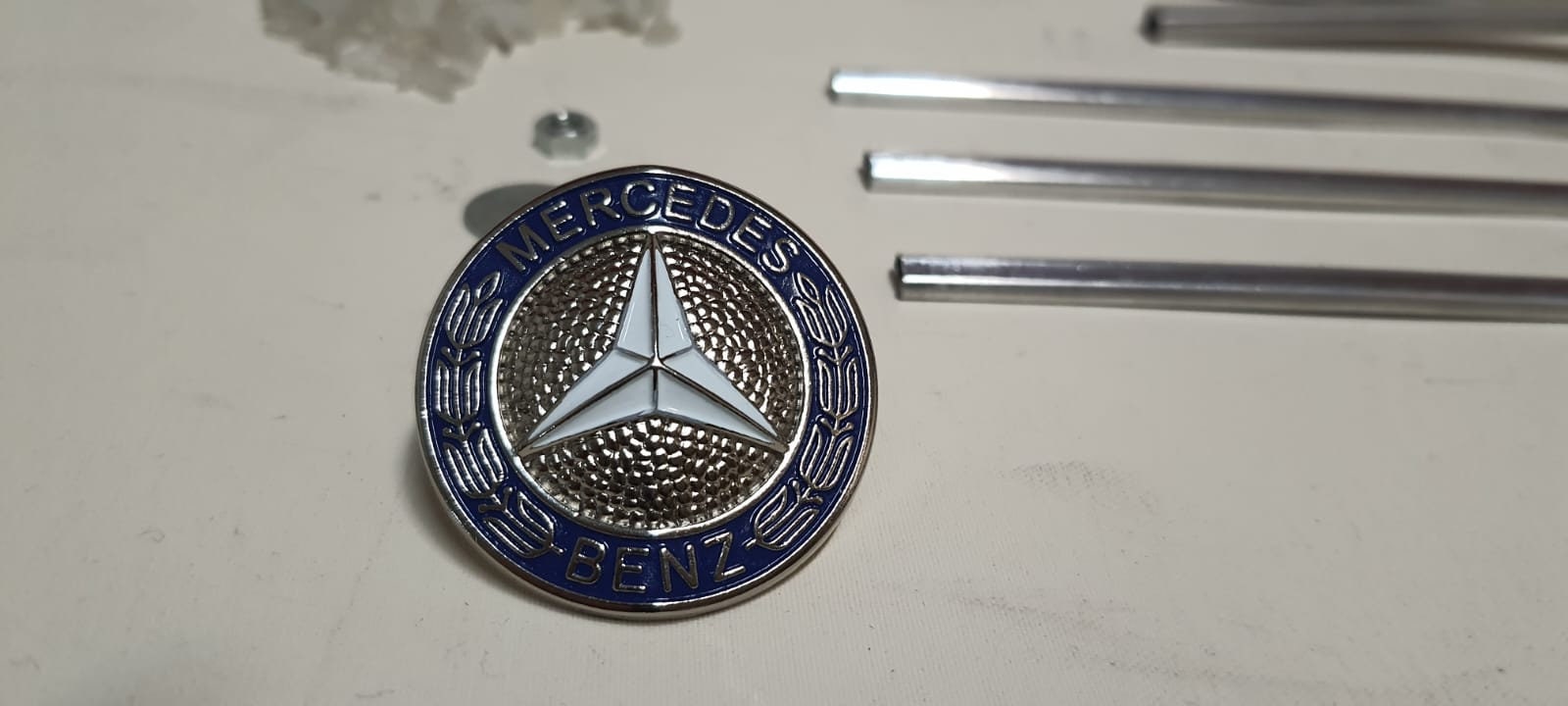 Mercedes W123 Radiator Grill Horizontal Moulding Trim Set & Clips GRILL ...