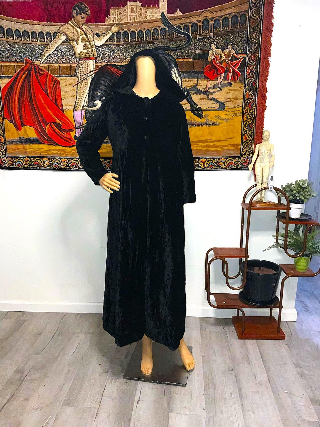 Antique 1940's Black Velvet Opera Cloak With Cream-colored Satin Lining ...
