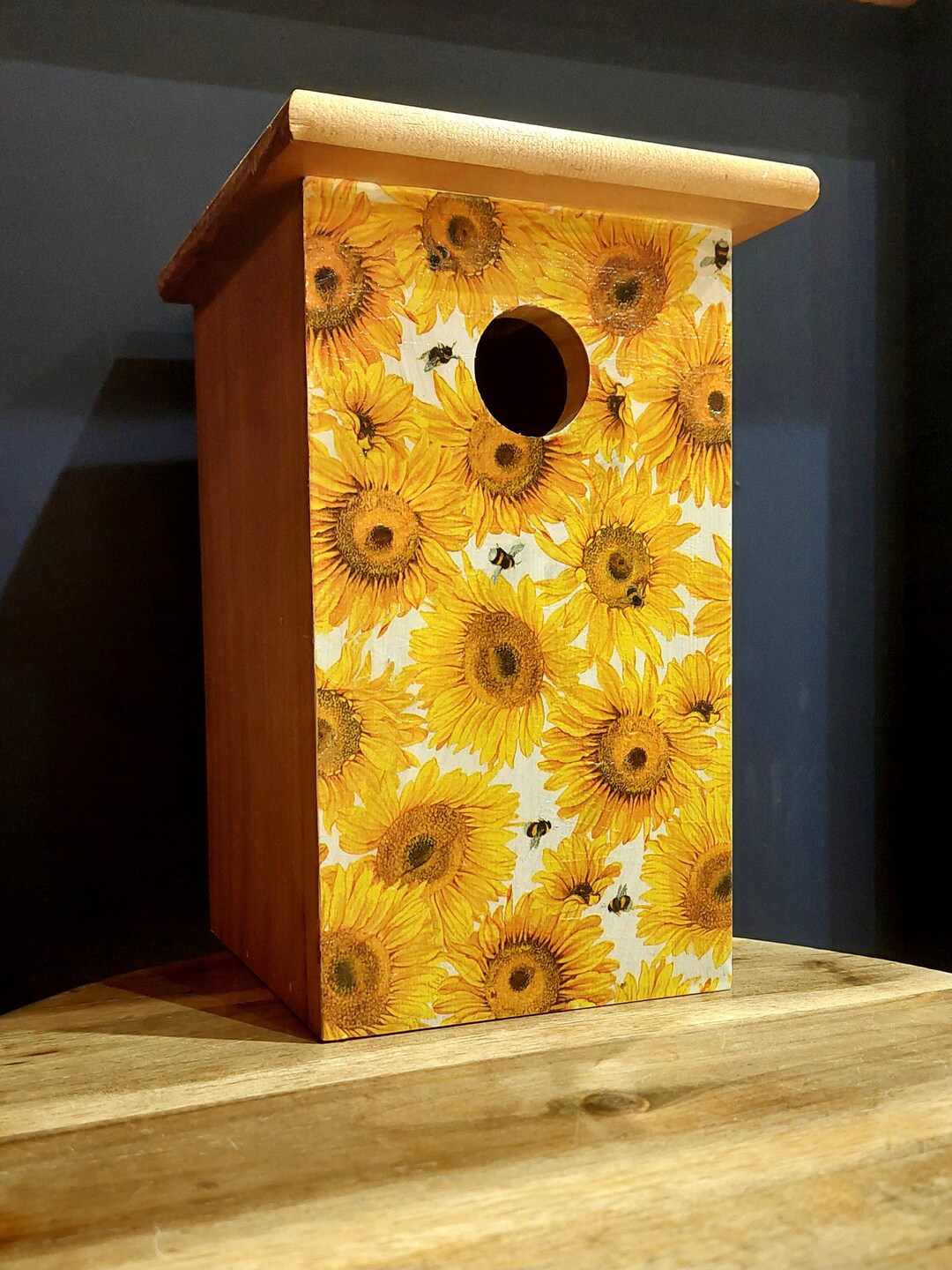 Wooden Birdhouse Nest Box Nesting English Small Birds Sunflower & Bees ...