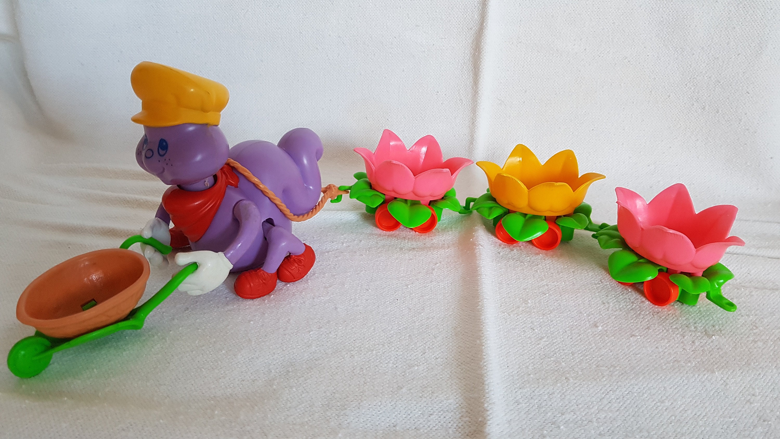 Berry Busy Bug Strawberry Shortcake Miniatures Toy Train 1982 by Kenner ...