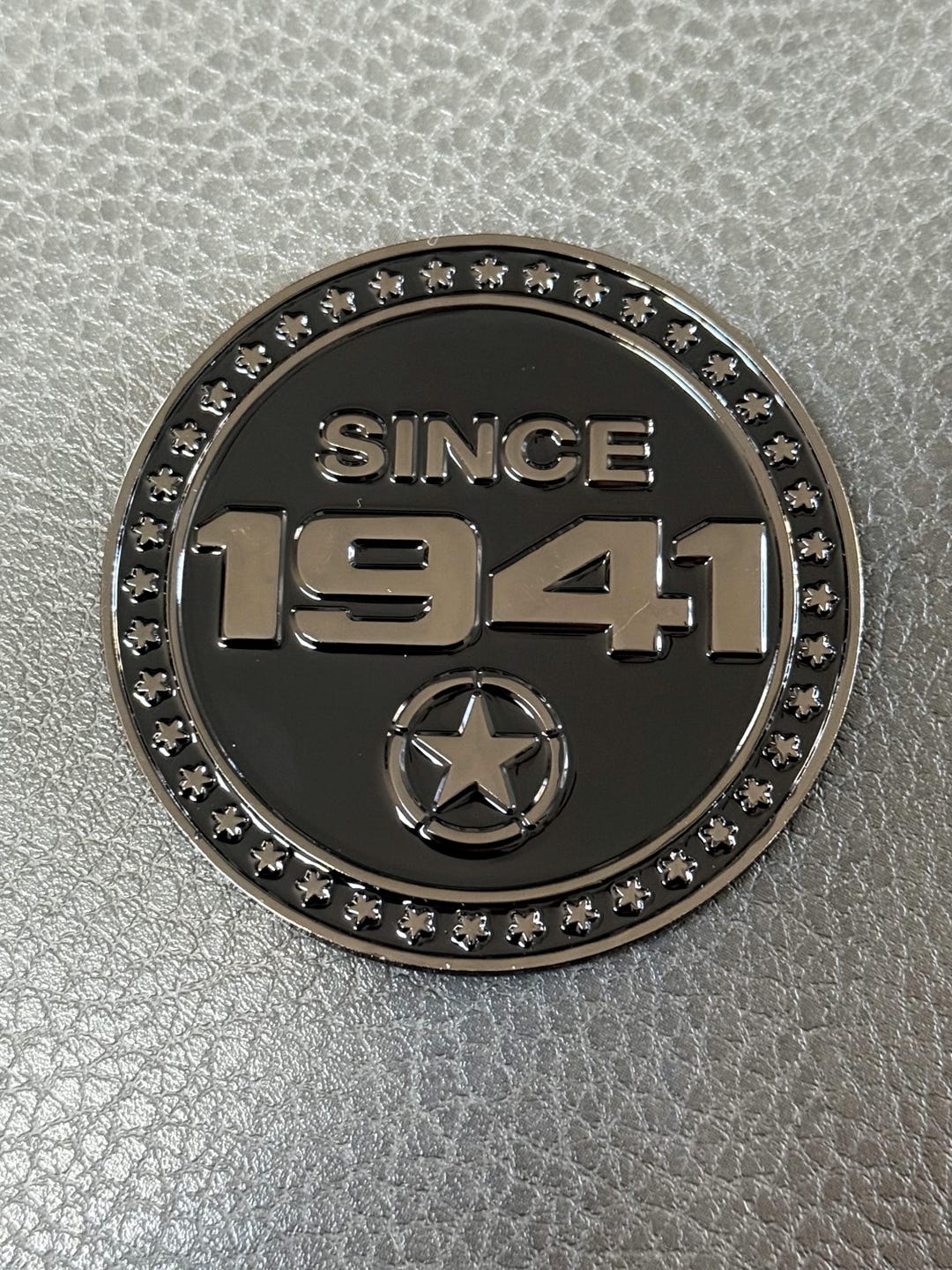 Blackout Metal Badge “since 1941” for Jeep Gladiator JT & Wrangler JL ...