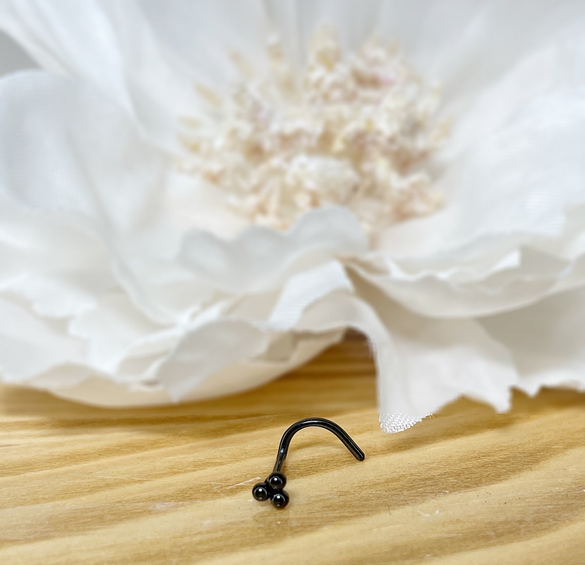 20ga 316L Surgical Steel 3 Ball Triangle Top Screw Nose Ring - Etsy