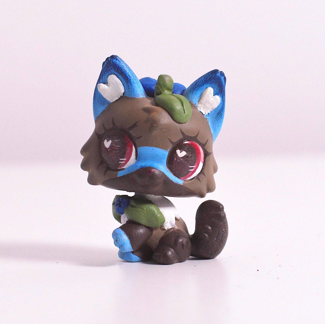 Hand-painted OOAK Blueberry LPS Wolf Cat Figure Custom Littlest Pet ...