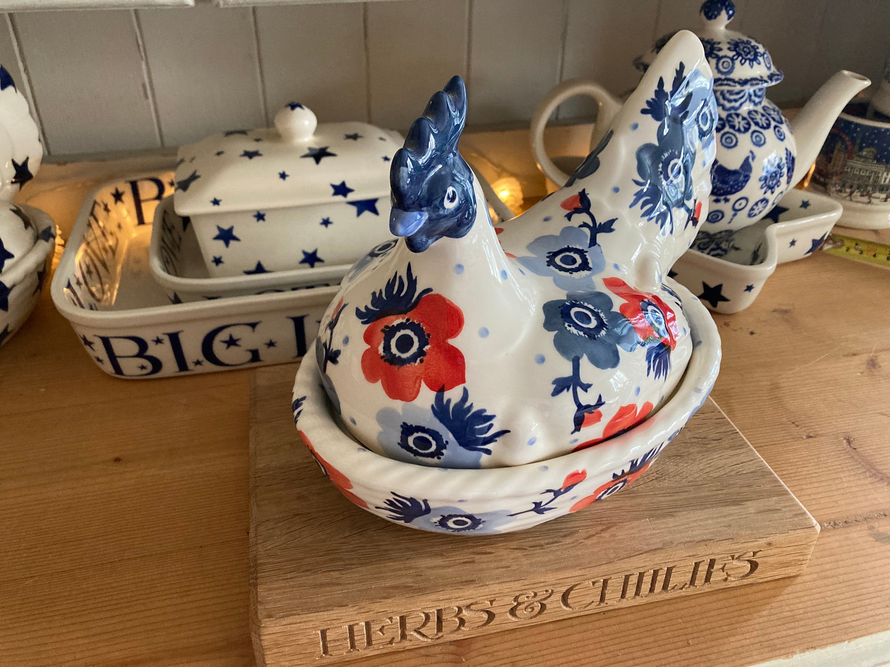 Emma Bridgewater Hen on Nest iconic Collectible Egg Storage blue ...