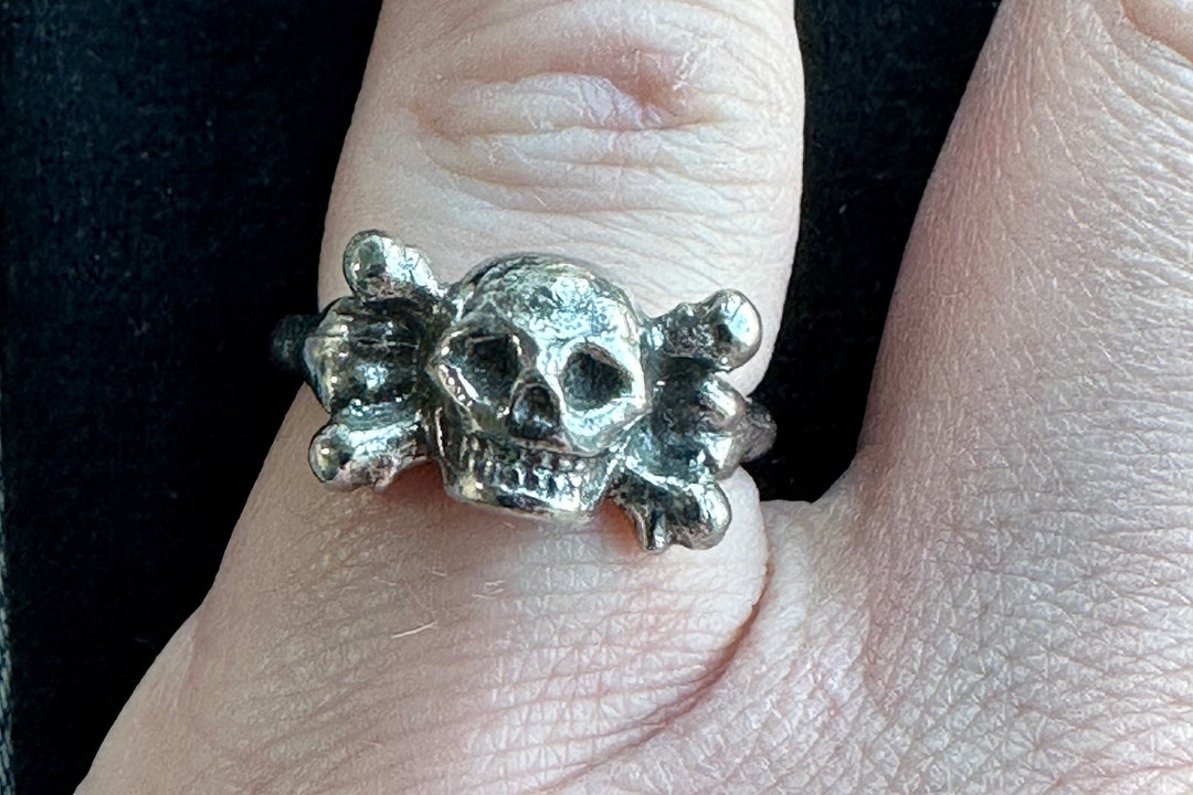 Pirate Skull & Crossbones Pewter Ring - Etsy