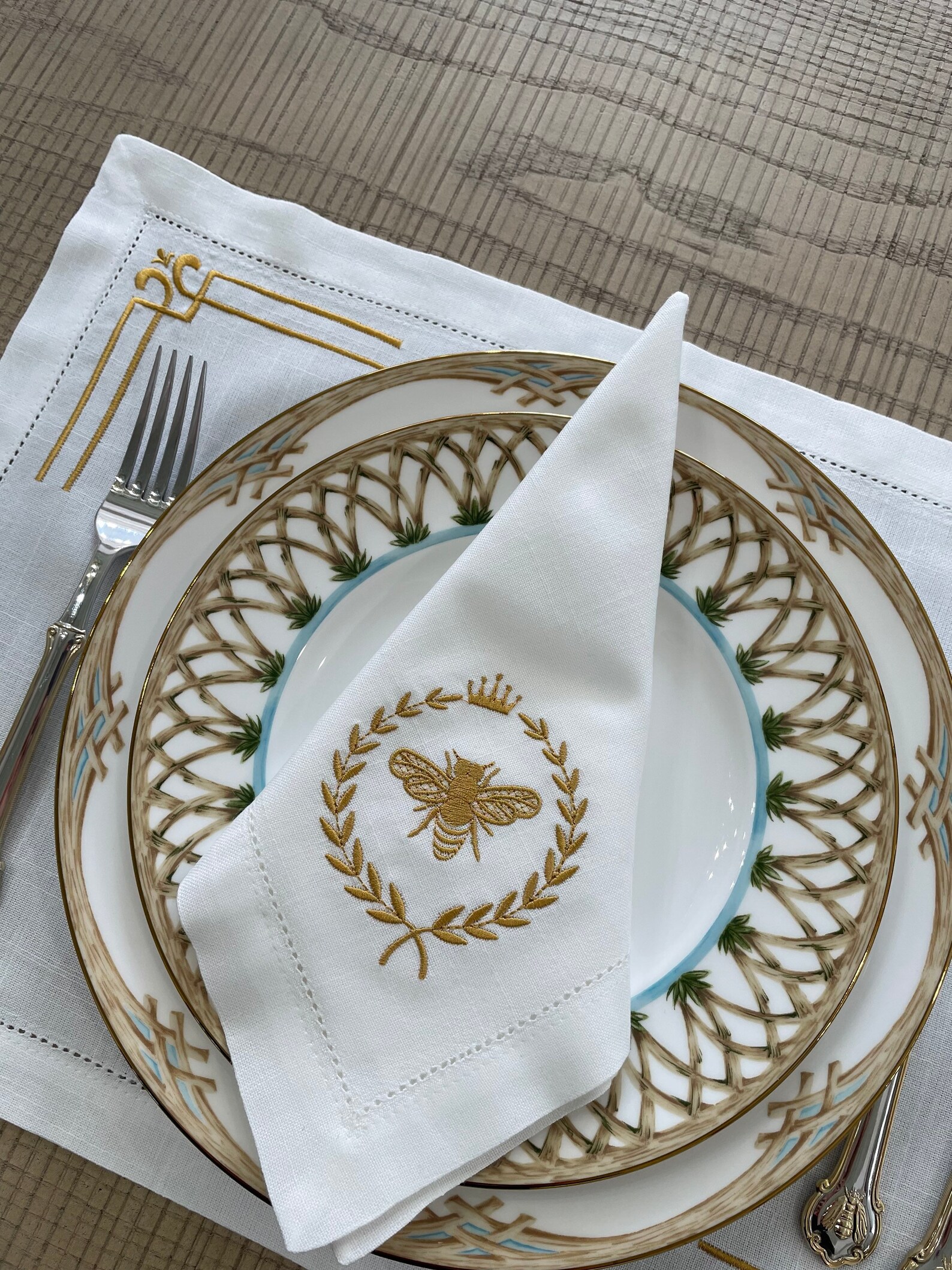 Embroidered Queen Bee Linen Napkins | French Country Decor, Set of 4 - Etsy