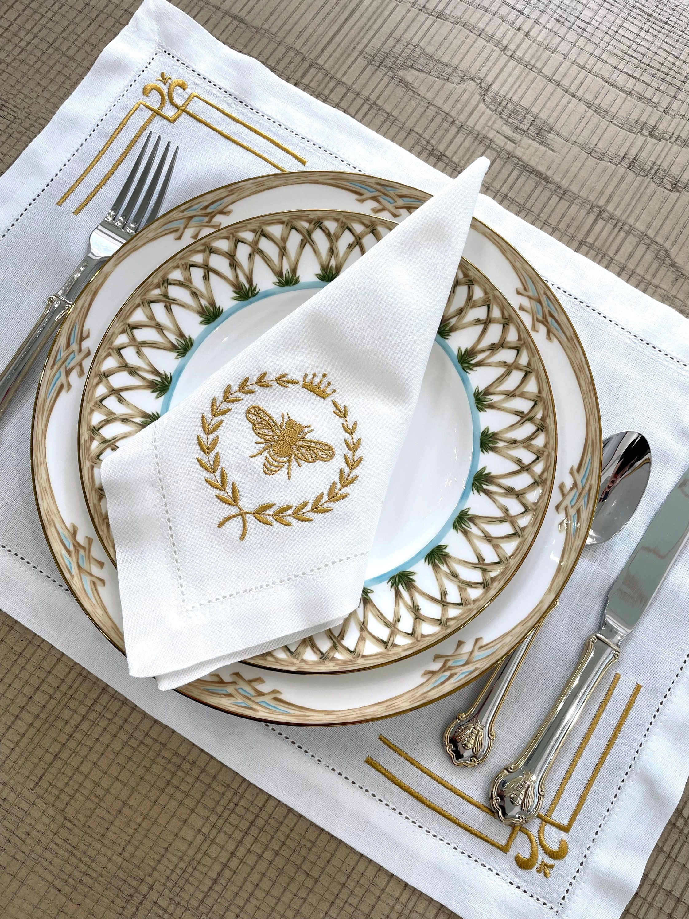 Embroidered Queen Bee Linen Napkins | French Country Decor, Set of 4 - Etsy