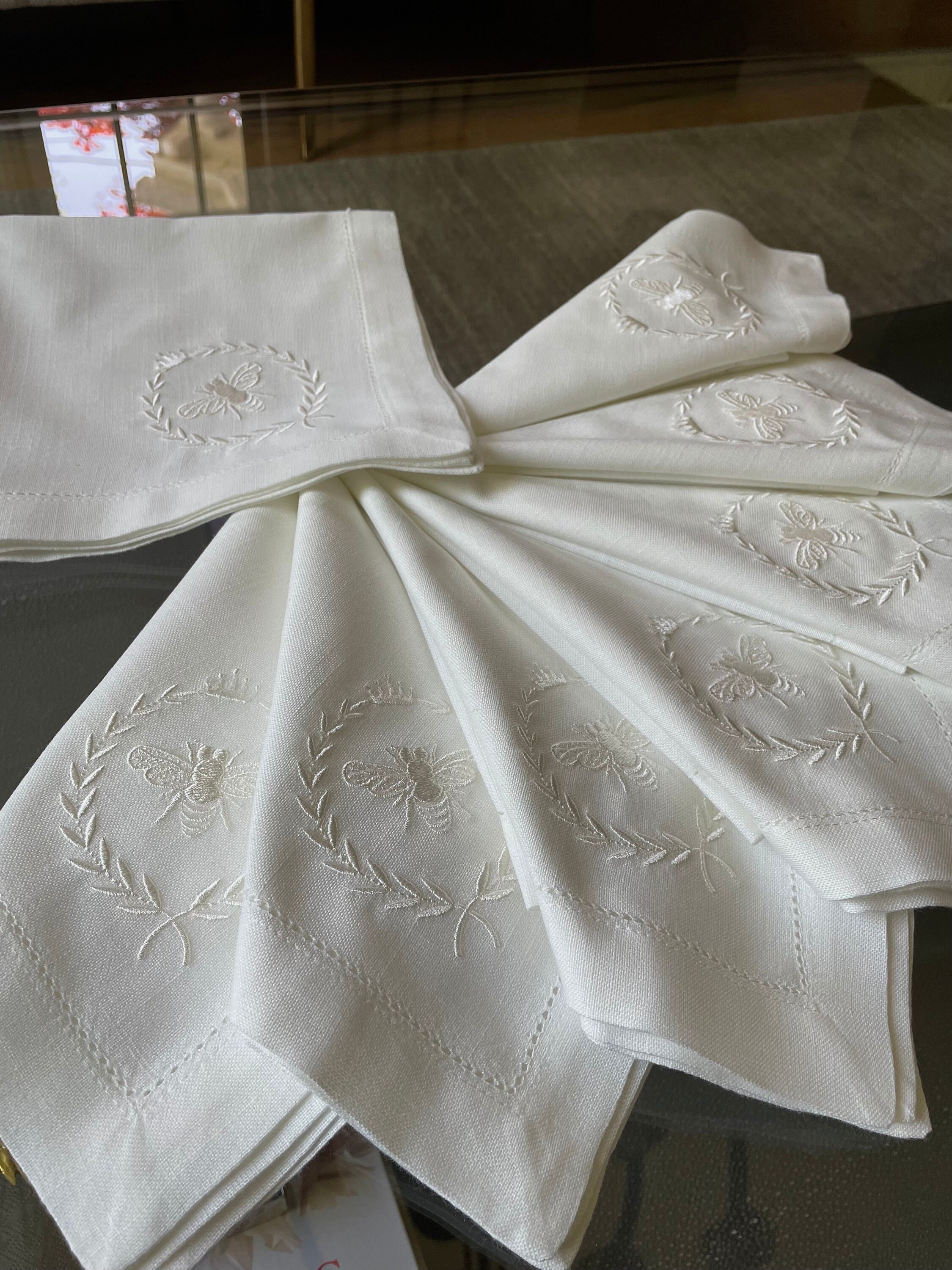 Embroidered Queen Bee Linen Napkins | French Country Decor, Set of 4 - Etsy