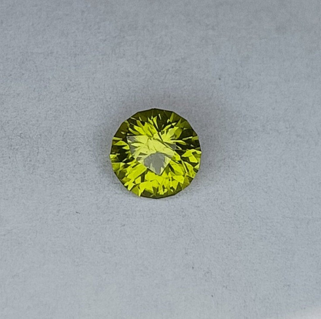 Arizona Peridot. Custom Faceted in Colorado. 6mm Round. - Etsy