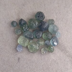 Montana Sapphire Gem Rough. Facet Grade Sapphire From Rock Creek Montana. LOT of 21 Rough ...