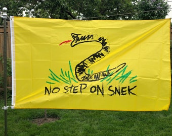 No Step on Snek Flag - Etsy