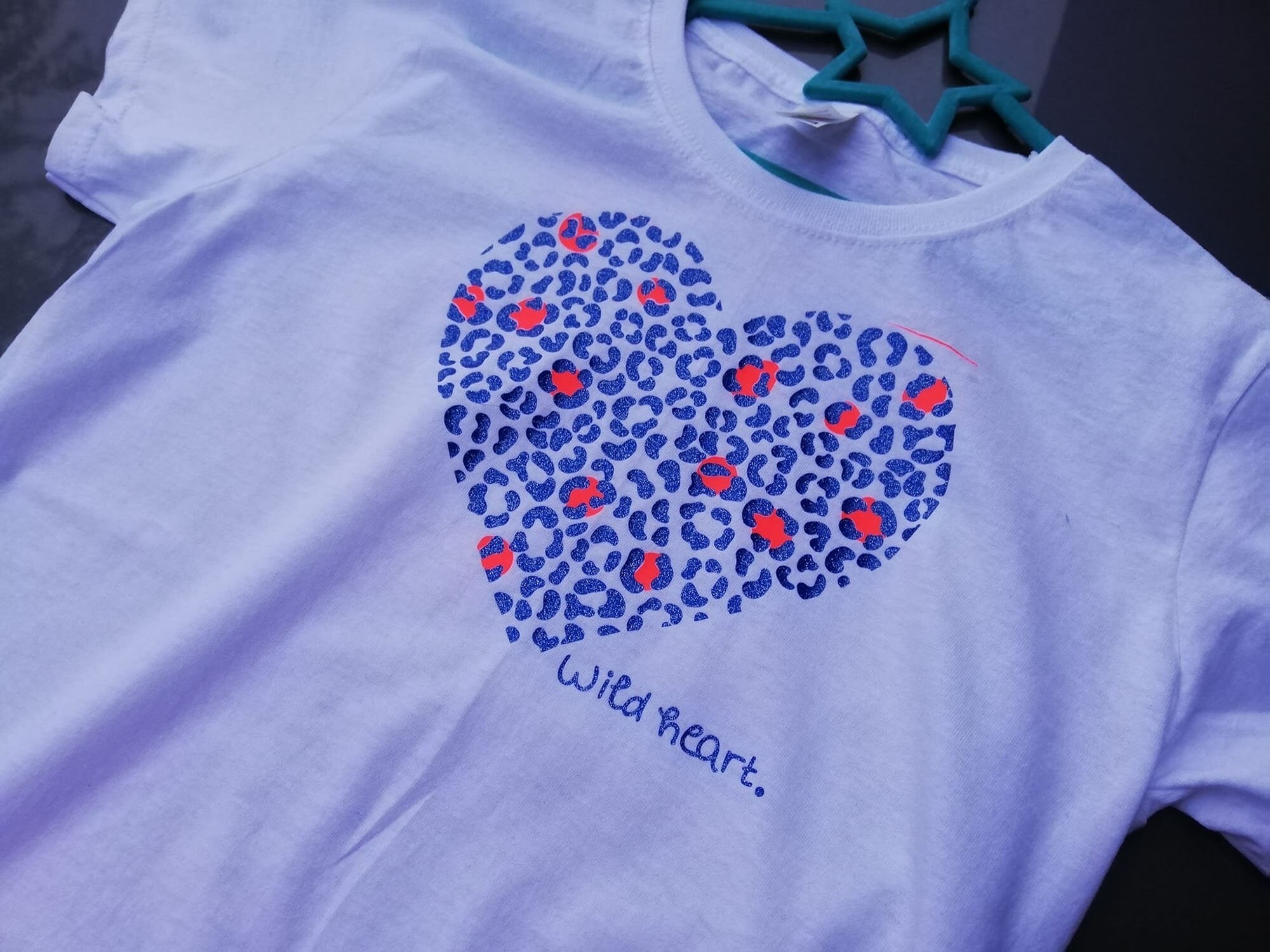 Plotterdatei Be Wild png svg dxf pdf Leo Muster | Etsy