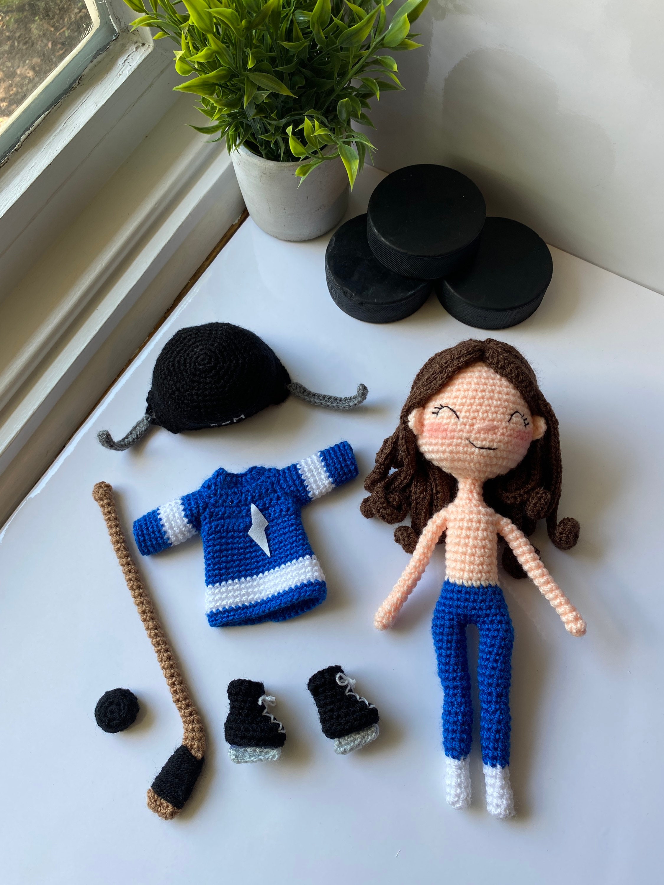 Amigurumi Hockey Girl Pattern Crochet Hockey Player Pattern - Etsy Canada