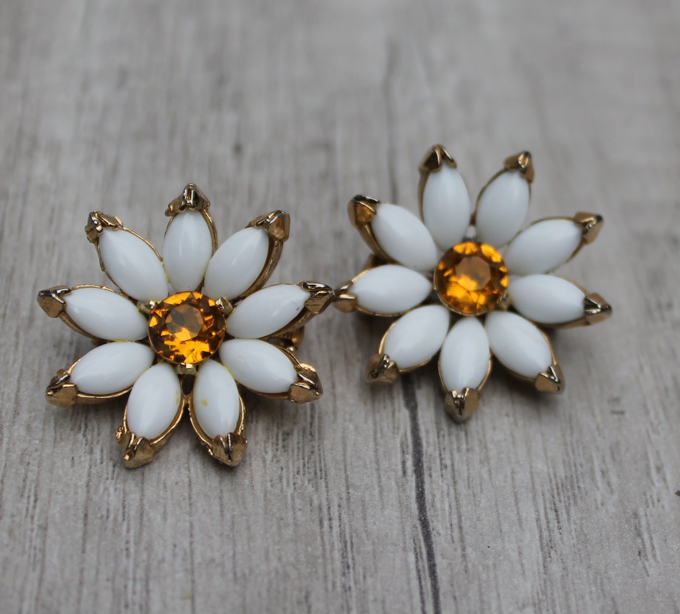 Vintage Kramer of New York Pin Milk Glass Rhinestone Daisy Brooch Set ...
