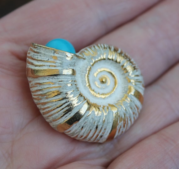 Vintage sea shell brooch gold tone Nautical pin Gifts… - Gem