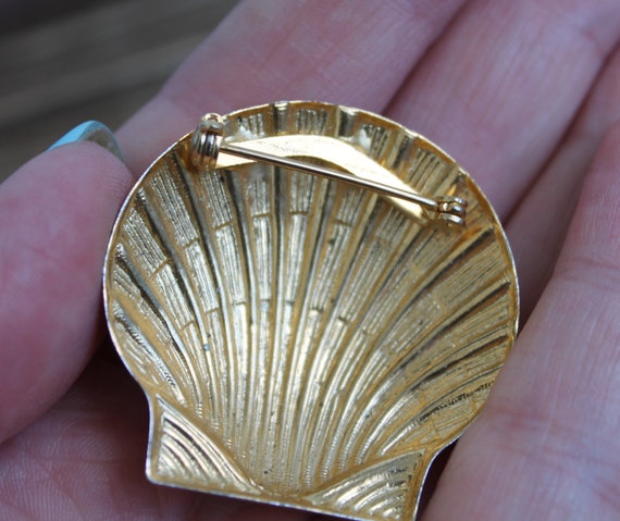 Vintage sea shell brooch gold tone Nautical pin Gifts… - Gem