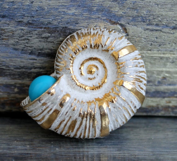 Vintage sea shell brooch gold tone Nautical pin Gifts… - Gem