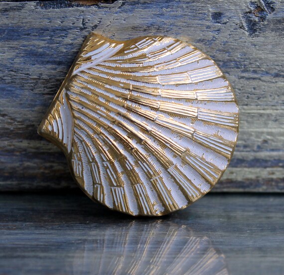 Vintage sea shell brooch gold tone Nautical pin Gifts… - Gem
