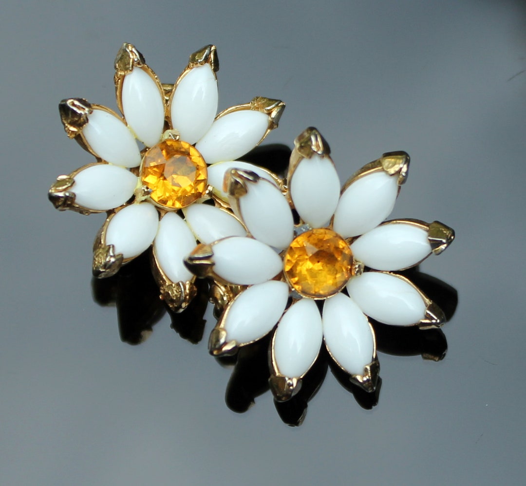 Vintage Kramer of New York Pin Milk Glass Rhinestone Daisy Brooch Set ...