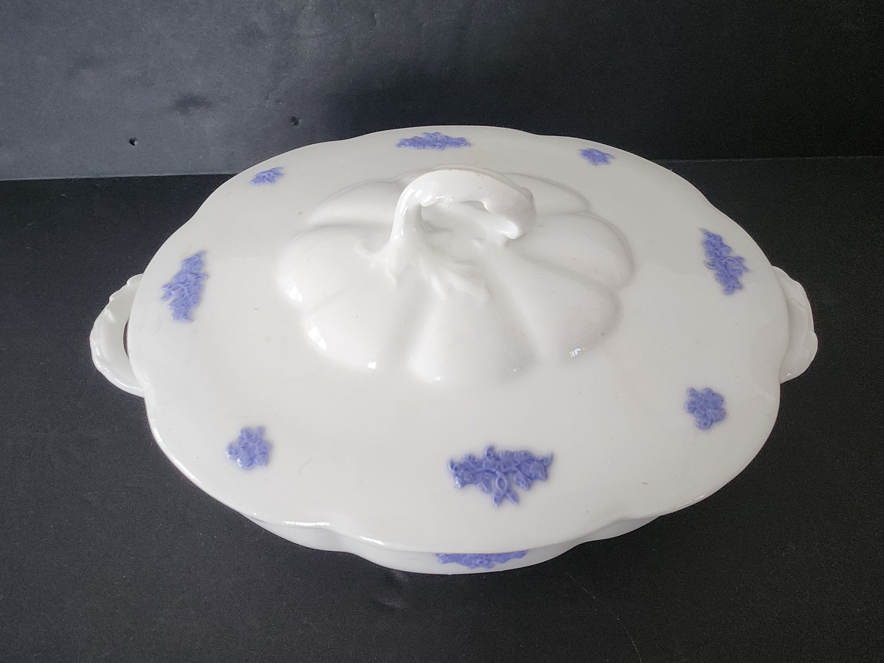 Adderly England Blue Chelsea Covered Vegetable Tureen, Antique Bone ...