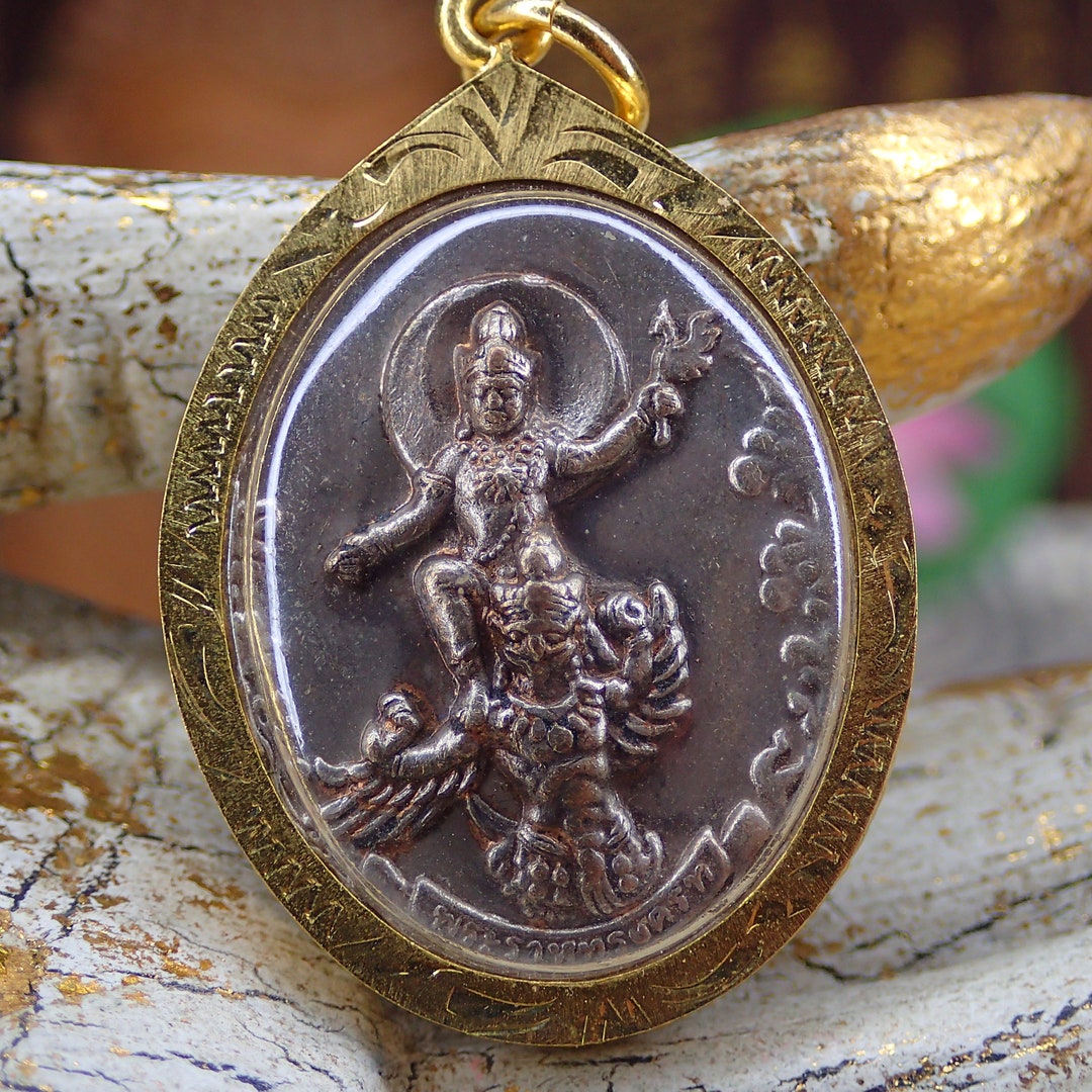 Phra Garuda Holy Thai Amulet / Vishnu Holy Thai Amulet / Garuda Phaya Krut Hindu Talisman Rare ...
