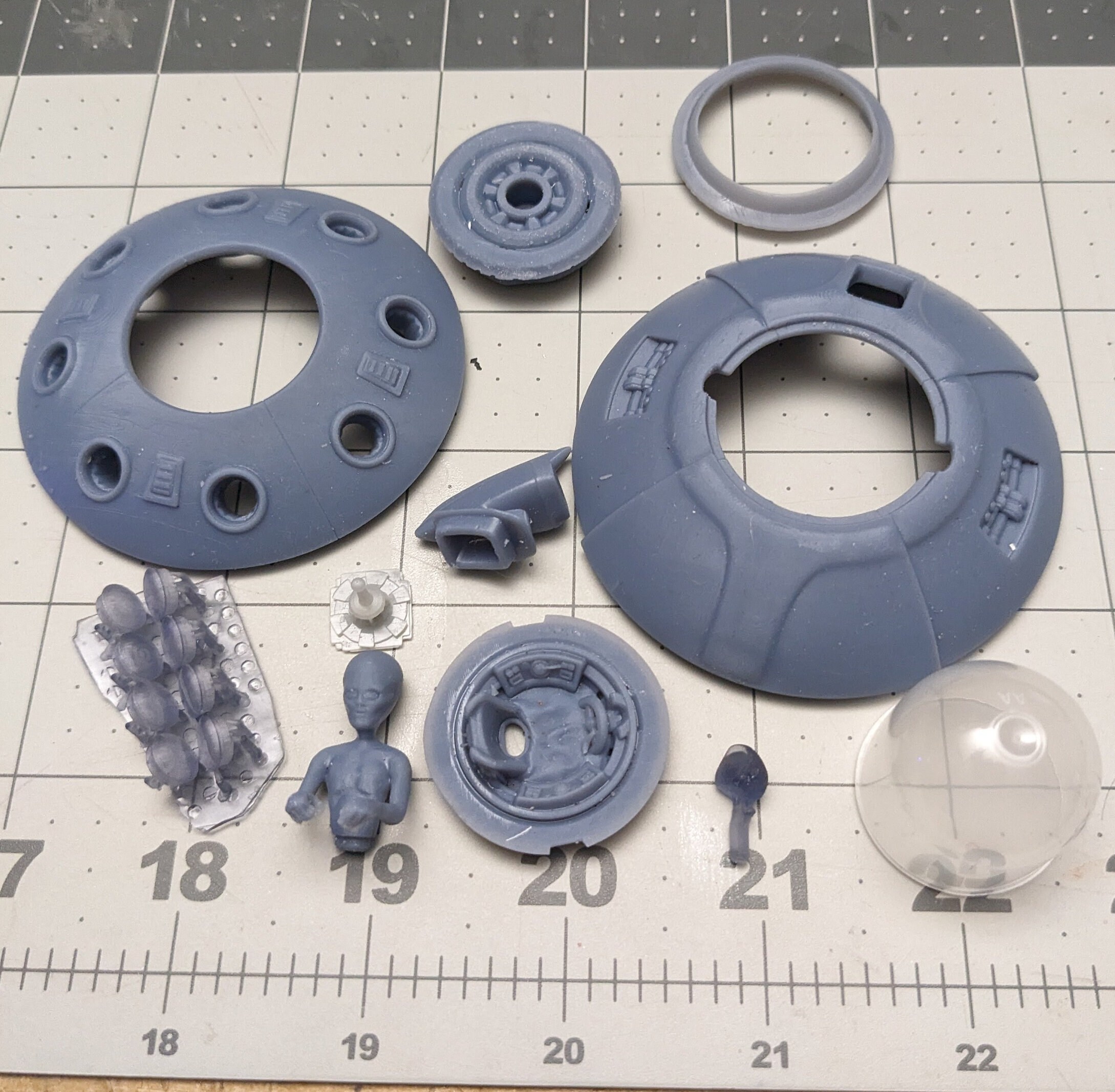 Li'l Saucer Model Kit - Alien UFO Mk II - Etsy
