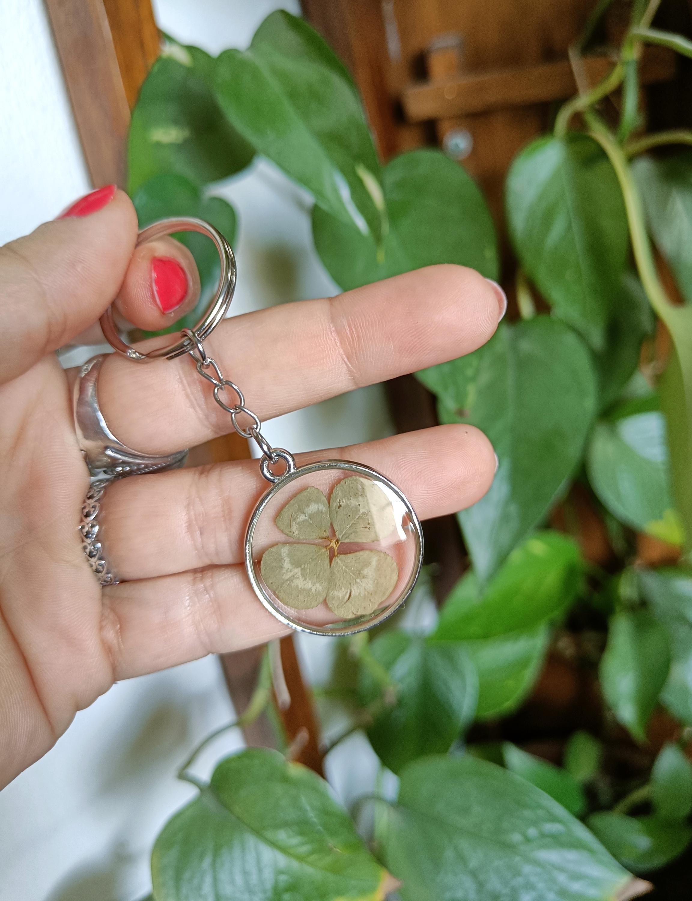 Keychain With Real Four-leaf Clover in Resin, Lucky Home and Car ...