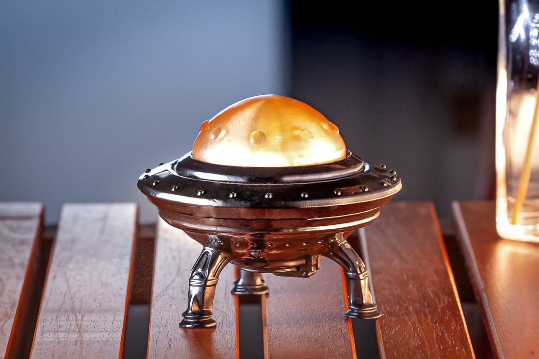 UFO tea light holder in retro Roswell design. - Etsy Nederland