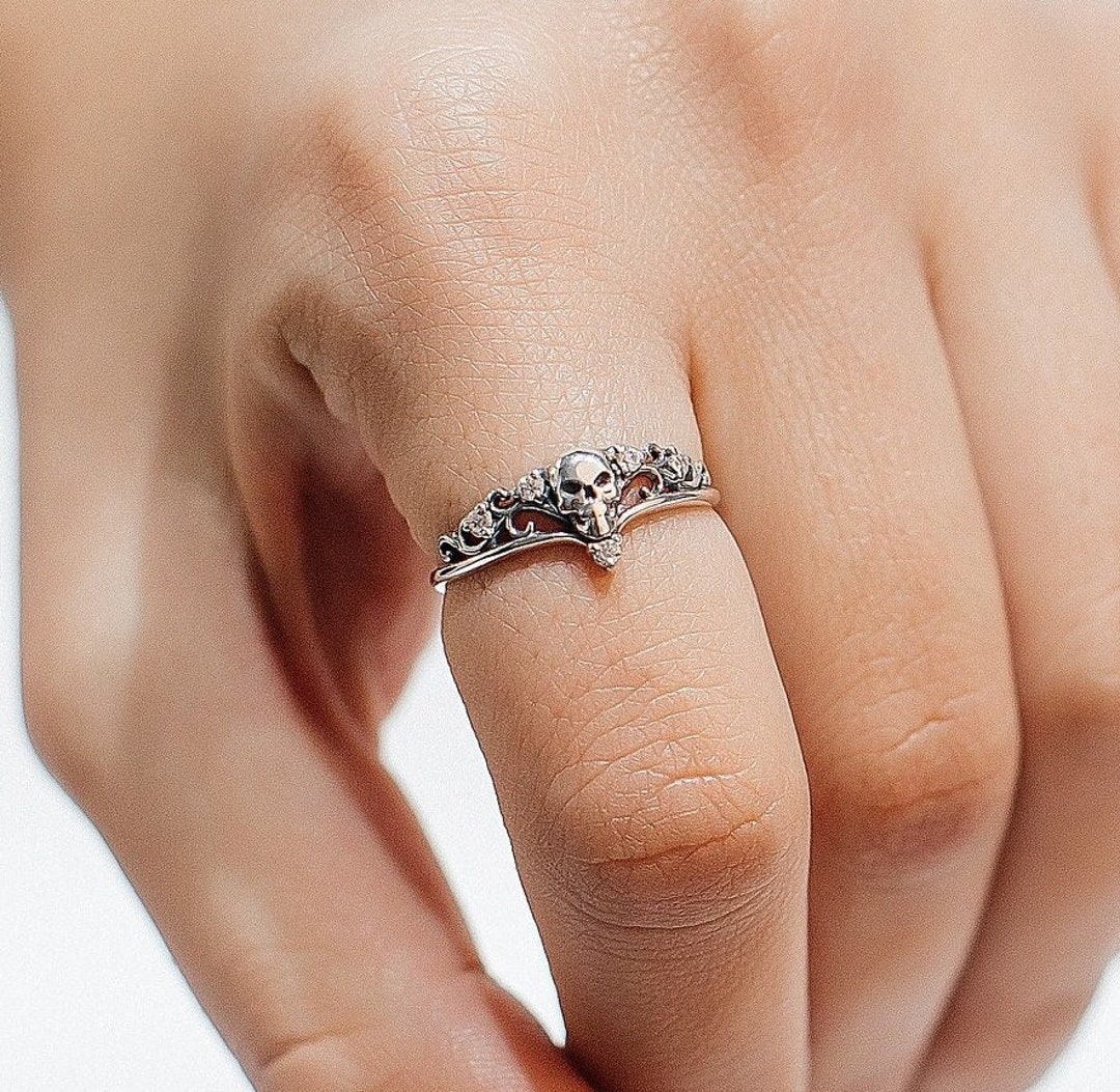 Goth Skull Ring - Gothic Engagement Ring - Unique Skull Wedding Ring ...