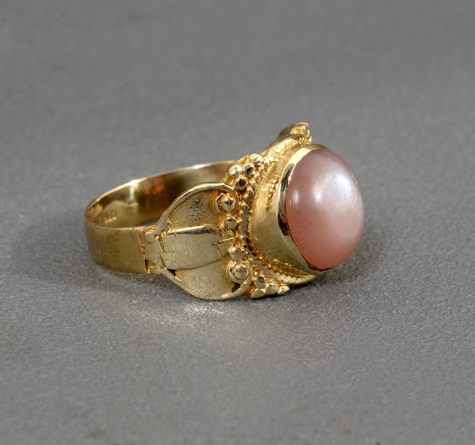 Pfirsich Mondstein Ring, 18k gold Pfirsich Mondstein Ring ...