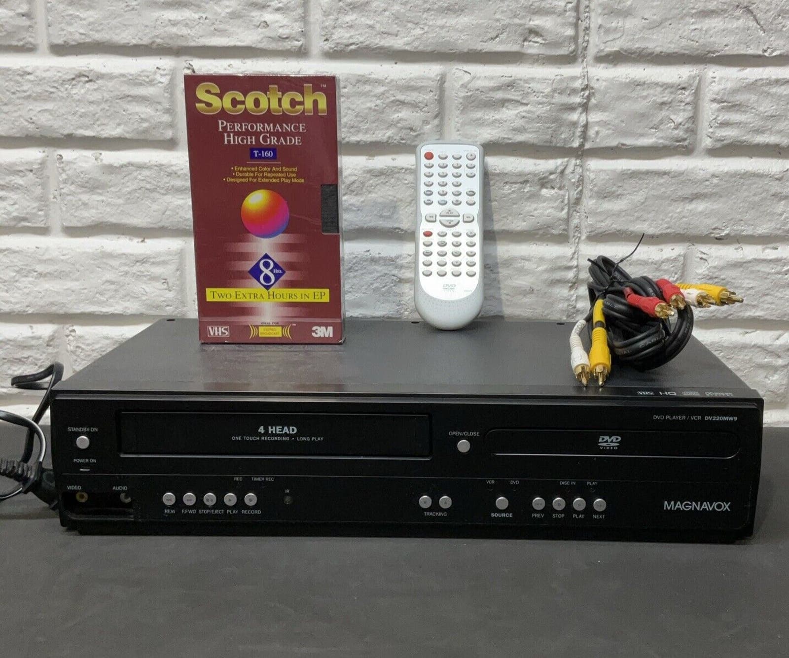 Magnavox DV220MW9 Dvd Vcr Combo Player Vhs Recorder W/ Remote Cables ... Magnavox DV220MW9 Dvd Vcr Combo Player Vhs Recorder W/ Remote Cables ...