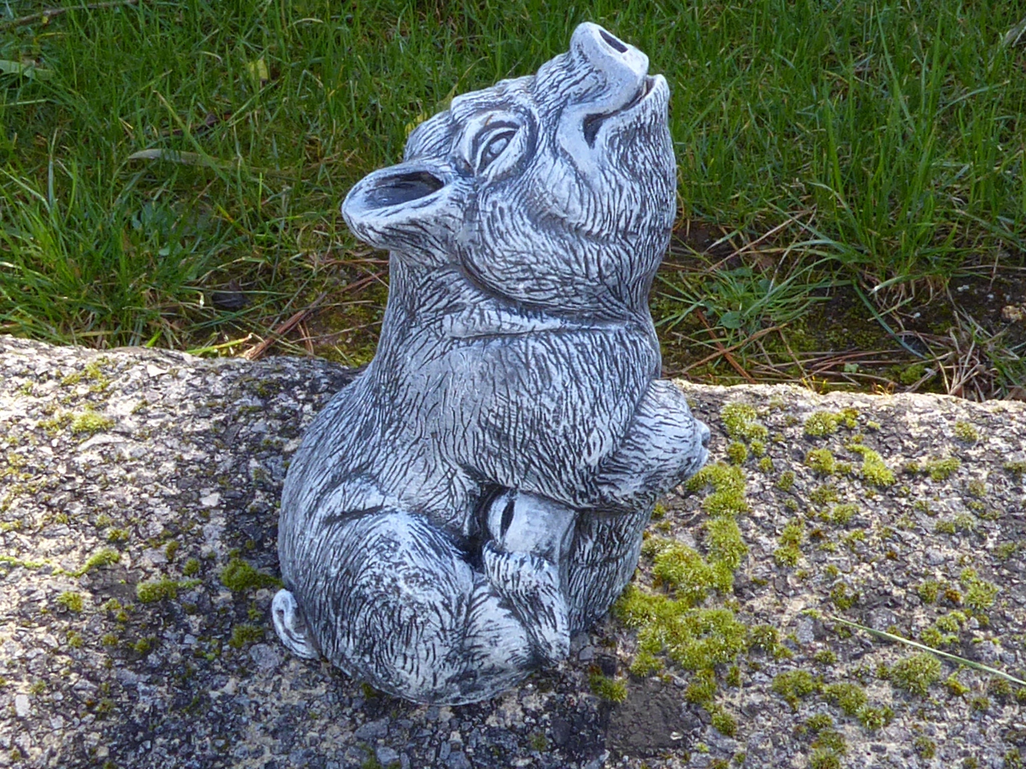Cute Cast Stone Pig Looking Up Garden Ornament Garden Statue 18cm tall ...