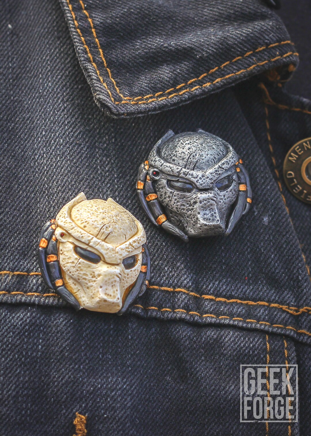 Skull Hunter Alien Badge / Resin / 3d Badge / 80s Movie Gift - Etsy