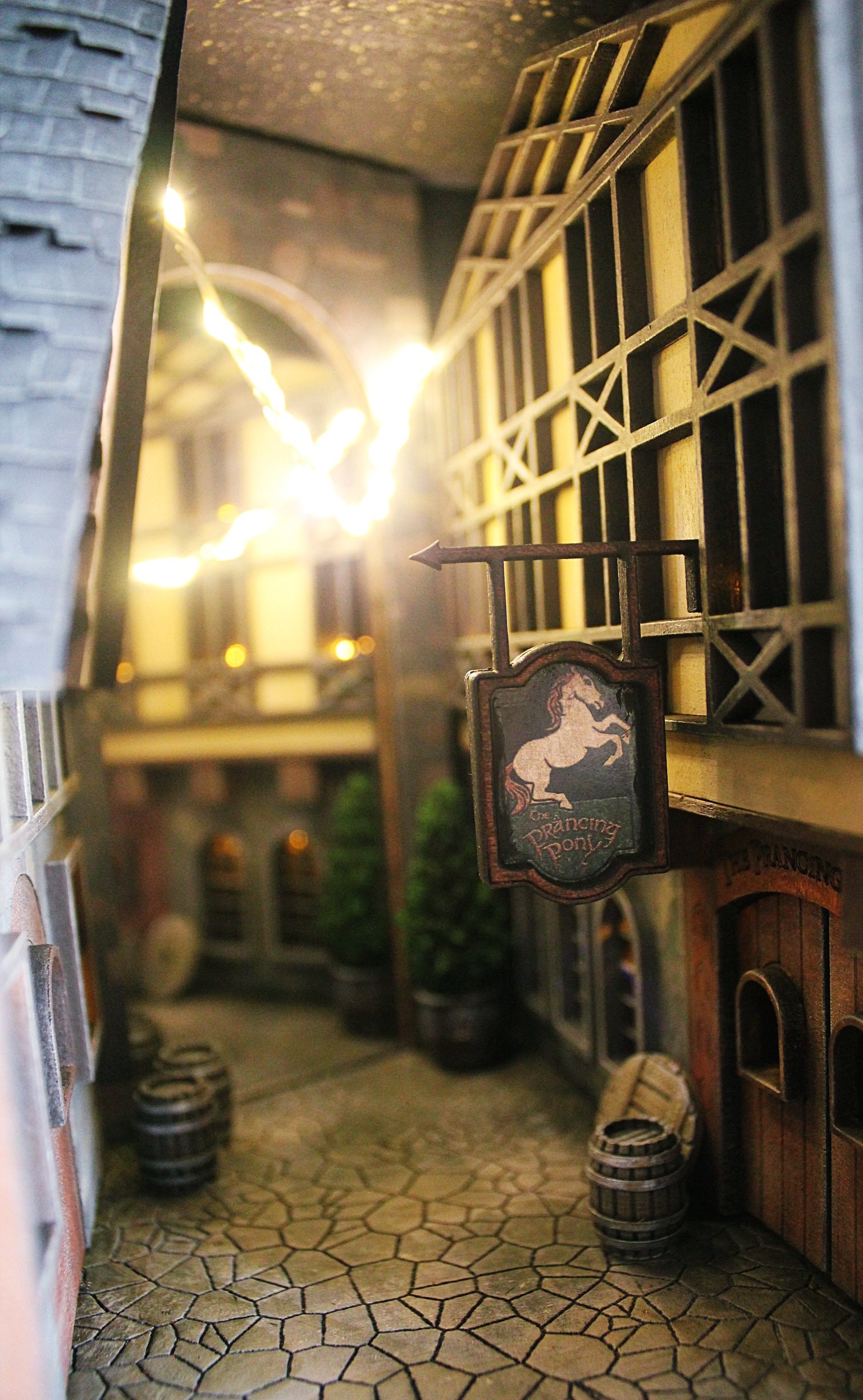 Prancing Pony LOTR Book Nook, Tavern Book Nook, Book Shelf, Shelf ...