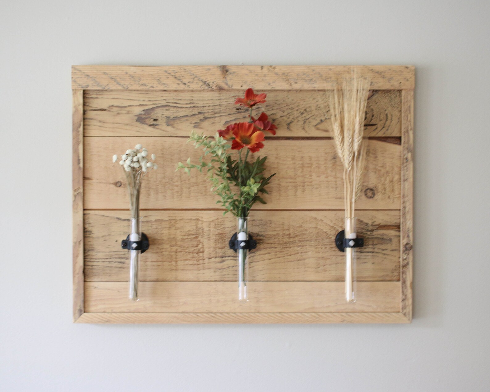 Reclaimed Farmhouse Wood Shiplap & Mini Vase Floral Wall Display - Etsy