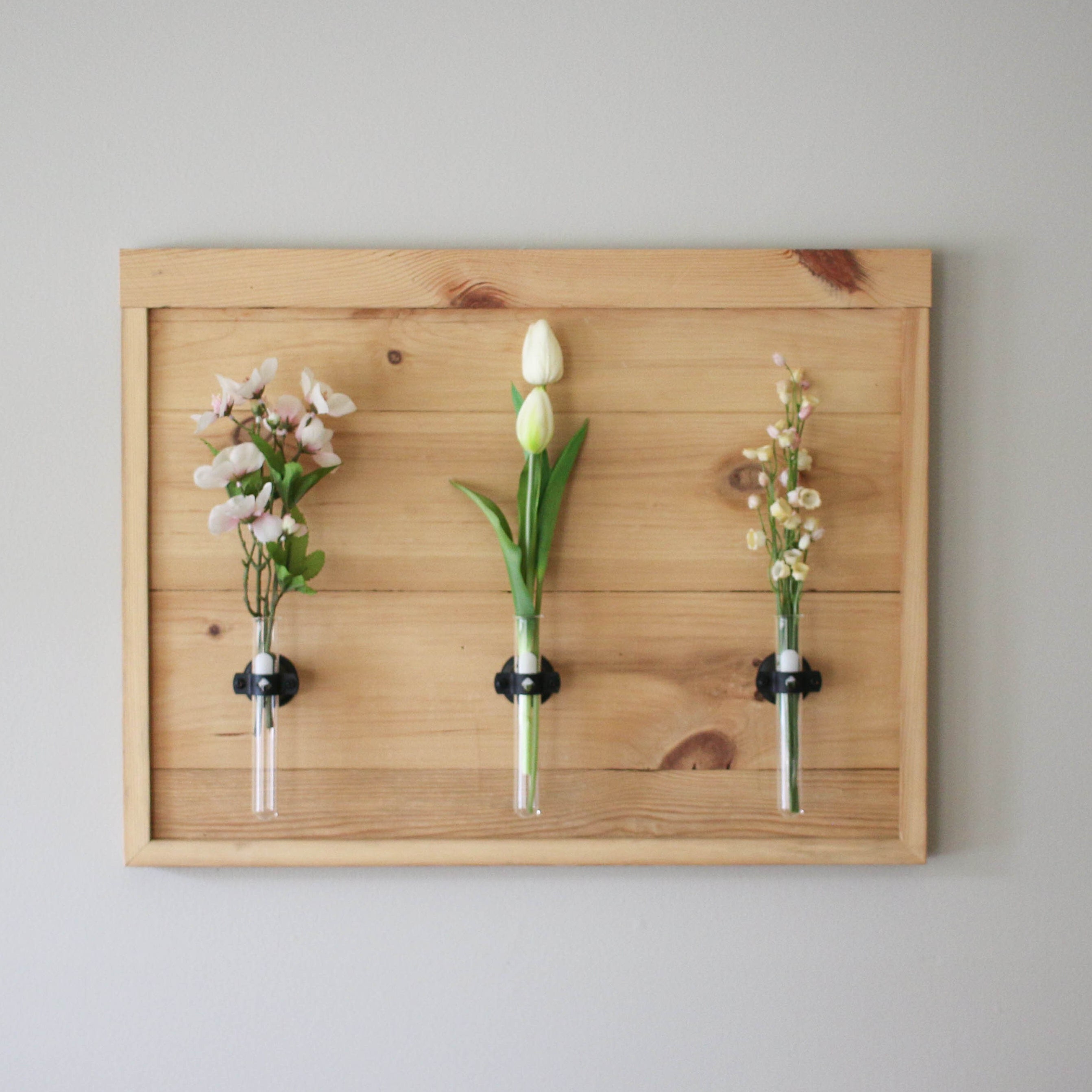 Reclaimed Farmhouse Wood Shiplap & Mini Vase Floral Wall Display - Etsy