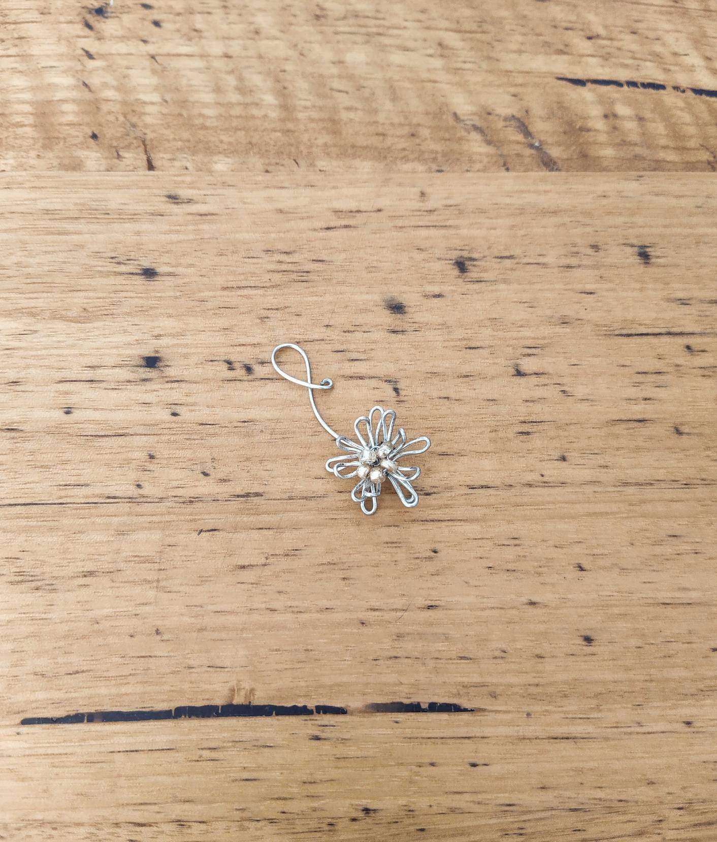 Colgante de cadena daisy hecho a mano en plata y oro - Etsy España