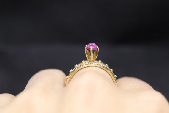 Linde RED PINK STAR Ruby Solitaire ring. 10k Yellow g… - Gem