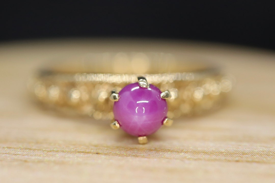 Linde RED PINK STAR Ruby Solitaire Ring. 10k Yellow Gold. - Etsy