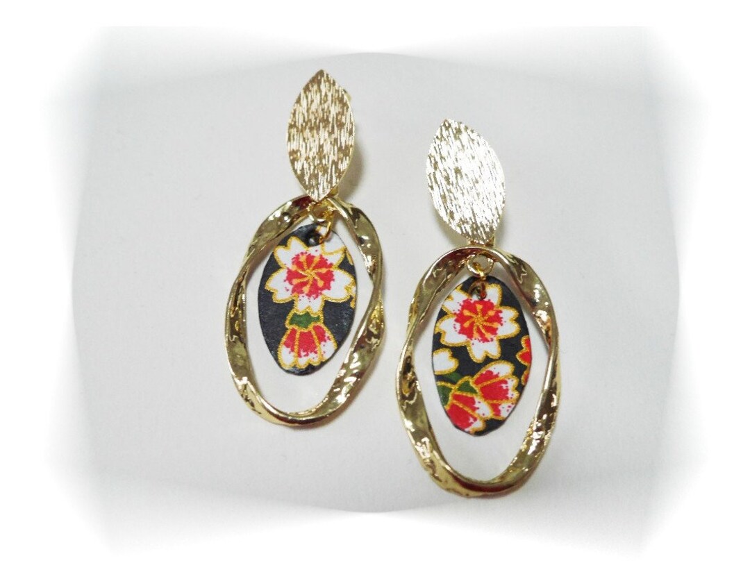 Boucles d'oreilles pendantes papier japonais à fleurs fond noir anneau ...