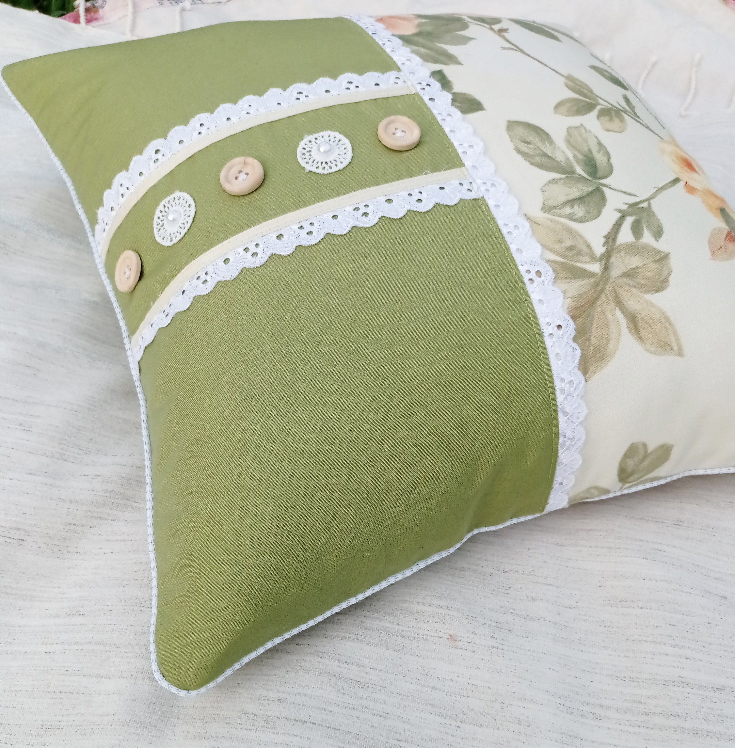 Pillow Decorative Vintage French Style With Roses, English Style ...