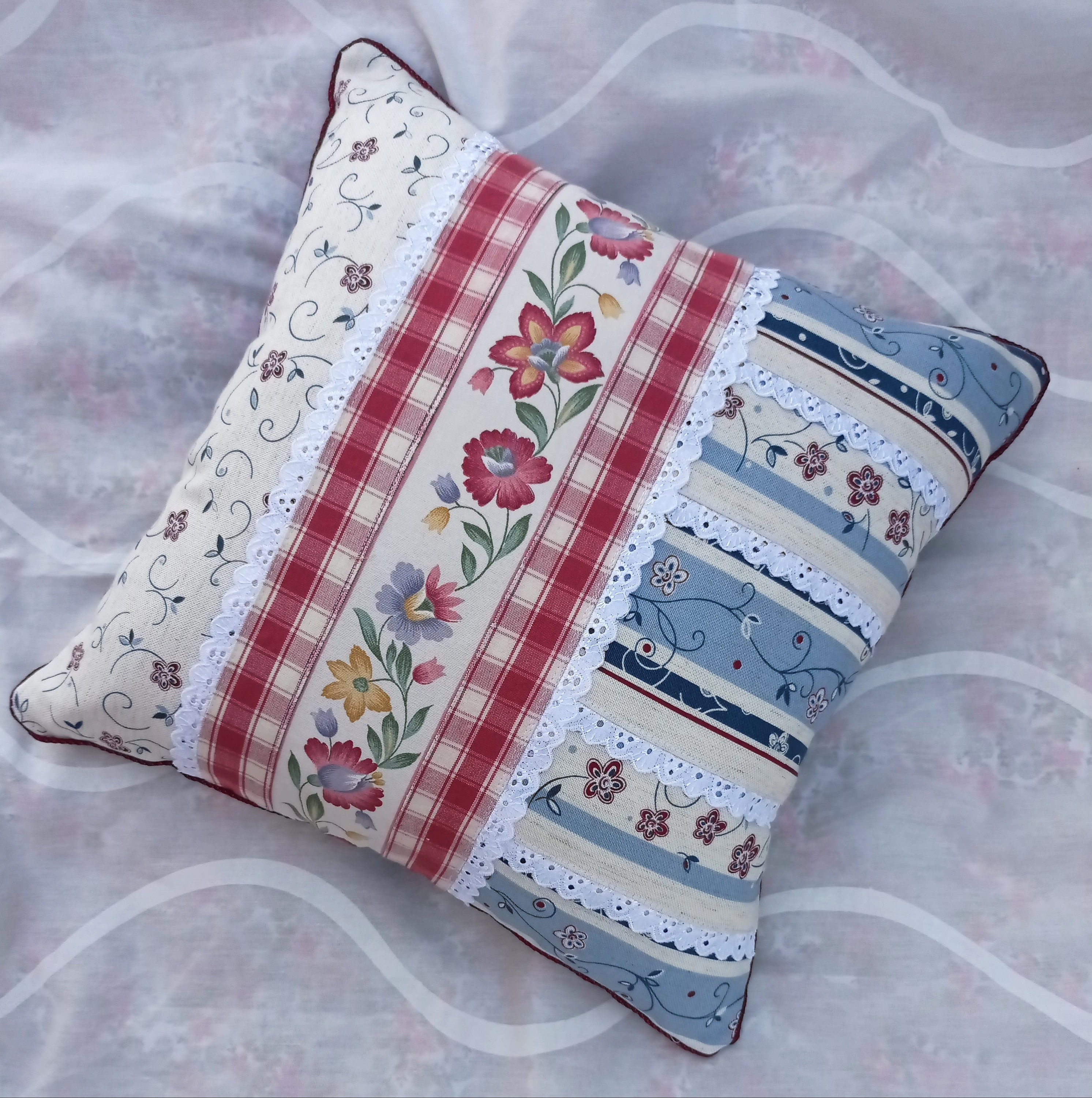 Pillow Decorative Cottage Style, Shabby Chic, Linen and Lace, Flowers ...