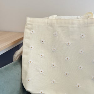 Hand Embroidered Daisy Flowers Tote Bag With Zipper - Etsy