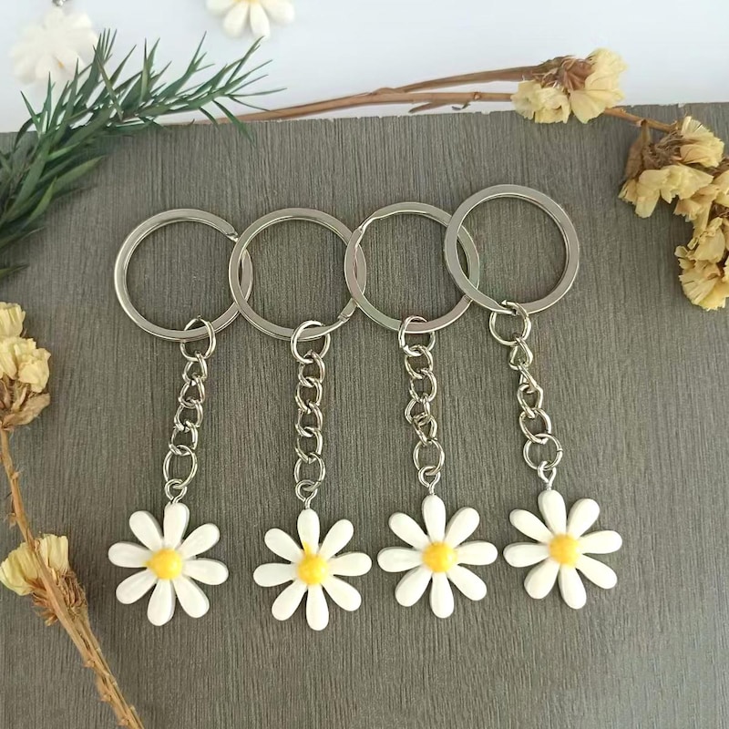 Daisy Keychain - Etsy
