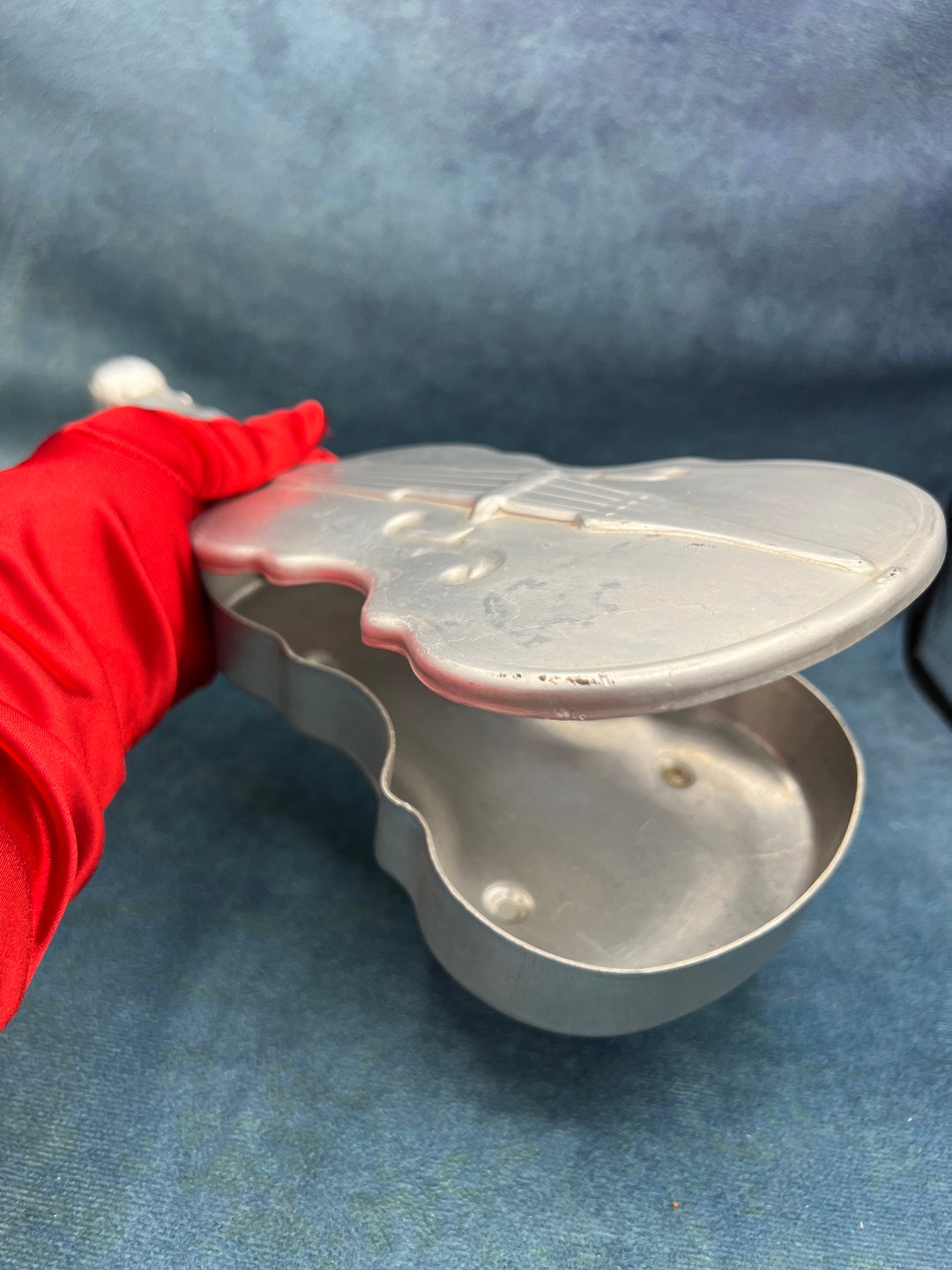 Vintage Silent Butler Ashtray or Crump Tray Shaped Like a Violin. Mount ...