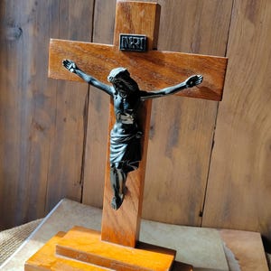Vintage Oak Standing Cross, Crucifix of Jesus Christ, Copper Colored ...