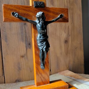 Vintage Oak Standing Cross, Crucifix of Jesus Christ, Copper Colored ...