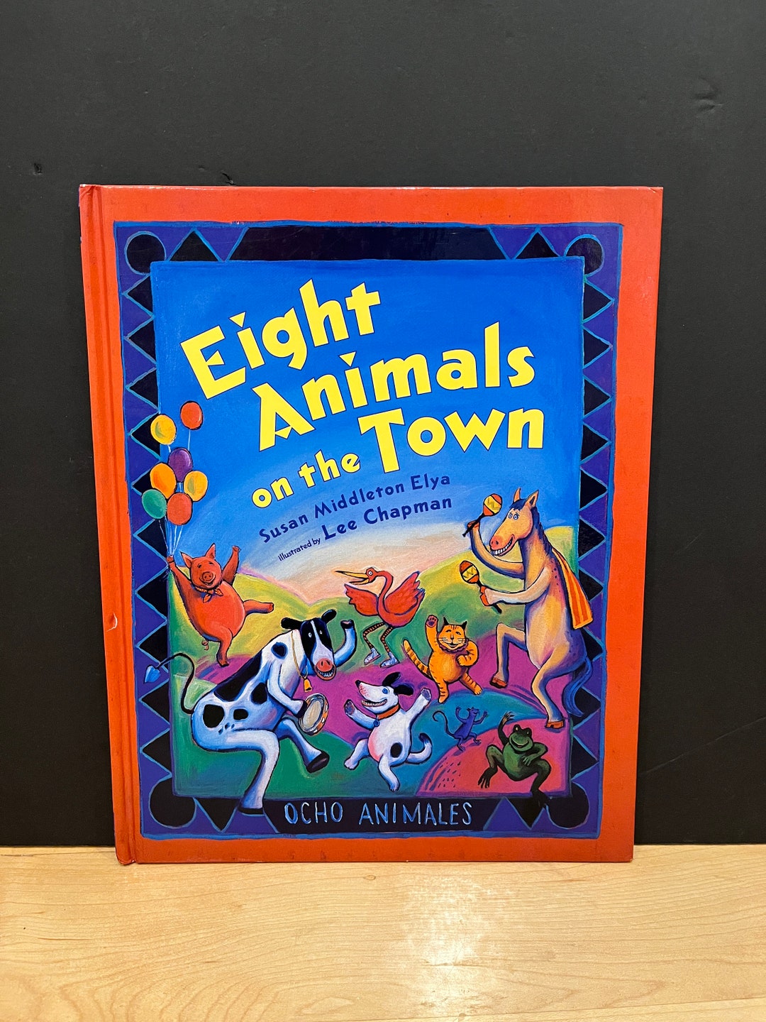 Eight Animals (ocho Animales) on the Town by Susan Middleton Elya, 2000 ...